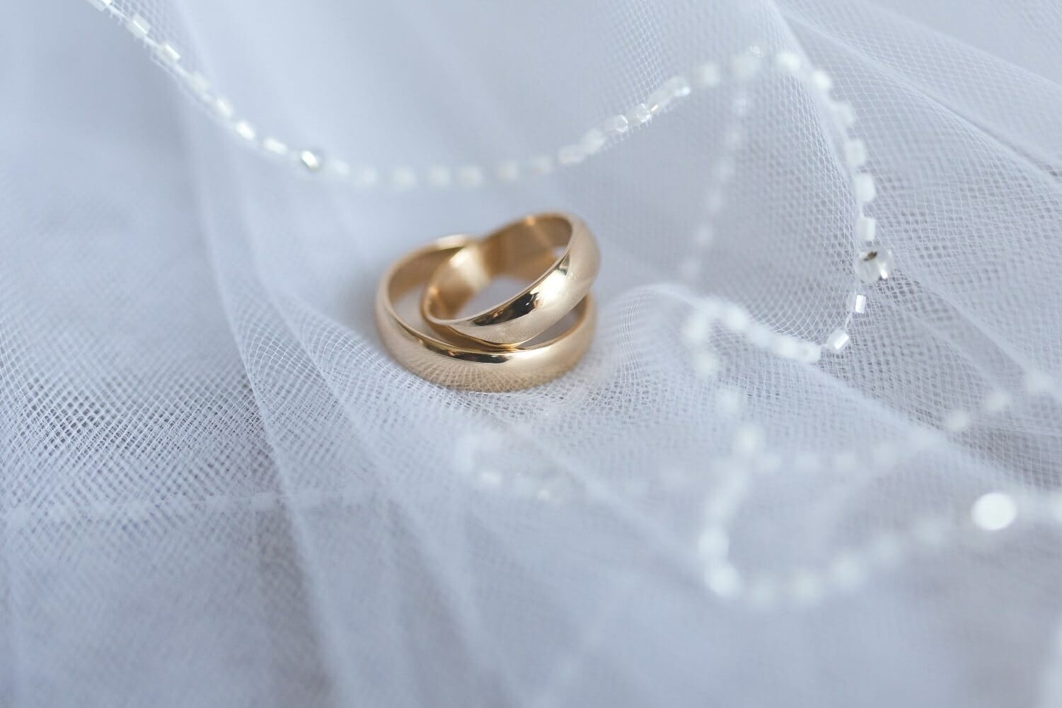 10 tips for choosing the perfect wedding rings